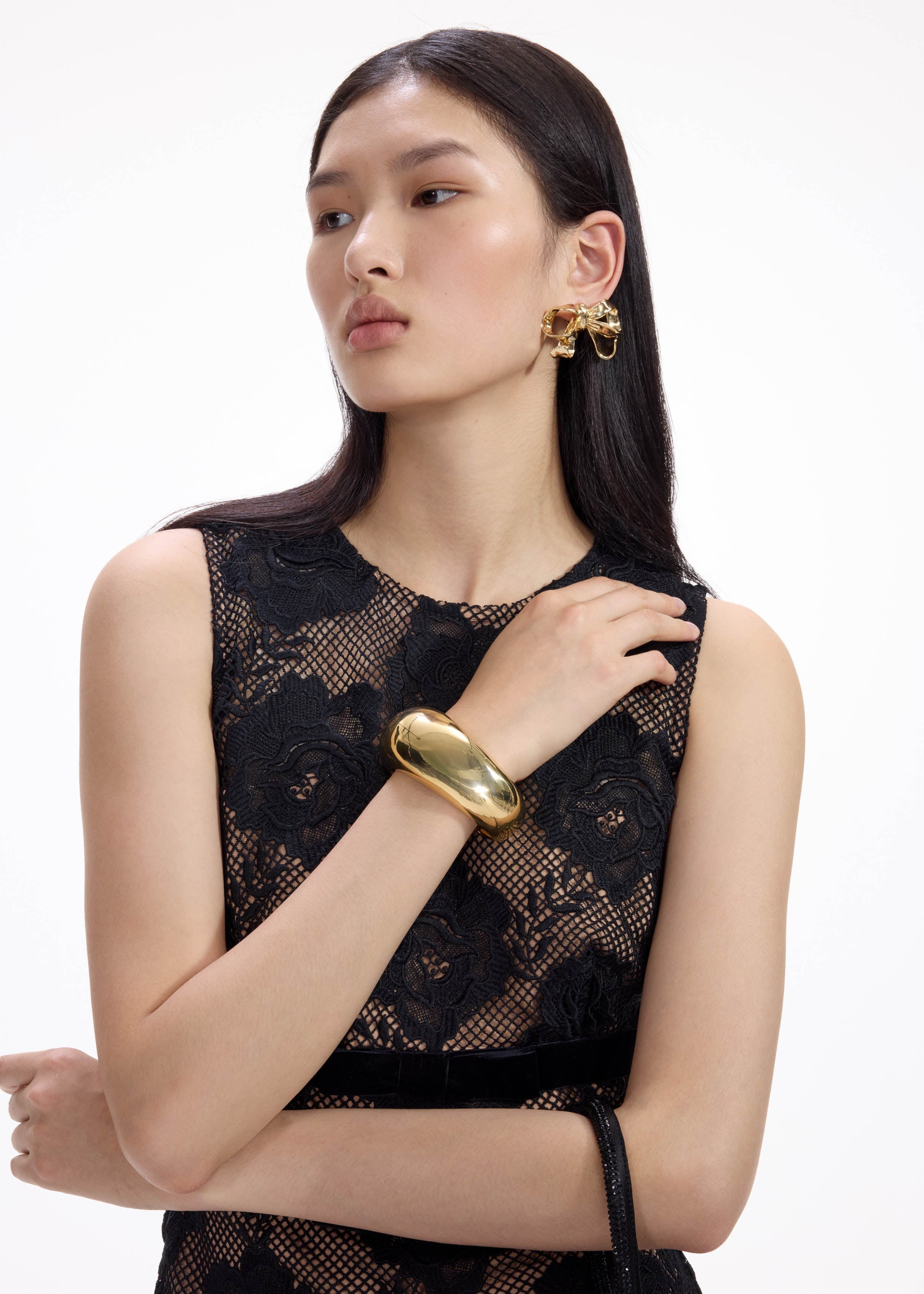 Gold Chunky Cuff – self-portrait-US